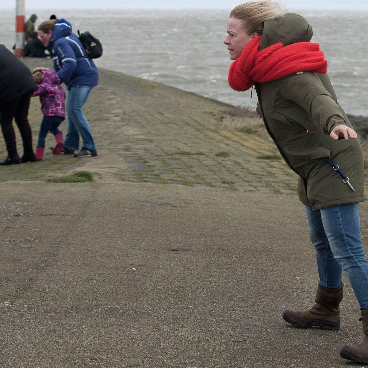 Onstuimige ochtend: 'Het is goed winderig' - RTV Noord