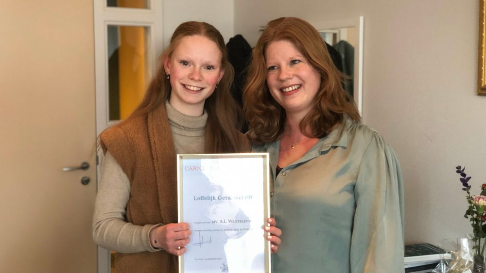 Amber (15) redde het leven van haar begeleidster en wordt in het ...