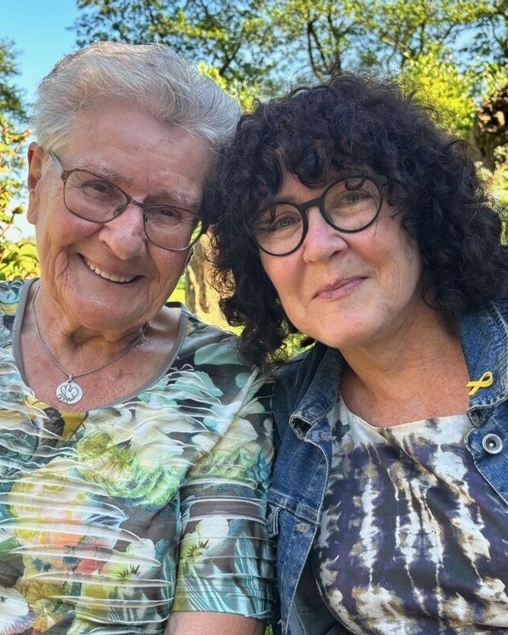 Trienke en Hagar zijn zo'n 80 jaar na de oorlog nog altijd met elkaar ...