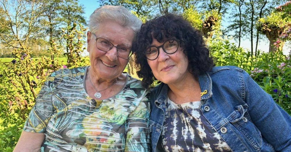Trienke en Hagar zijn zo'n 80 jaar na de oorlog nog altijd met elkaar ...