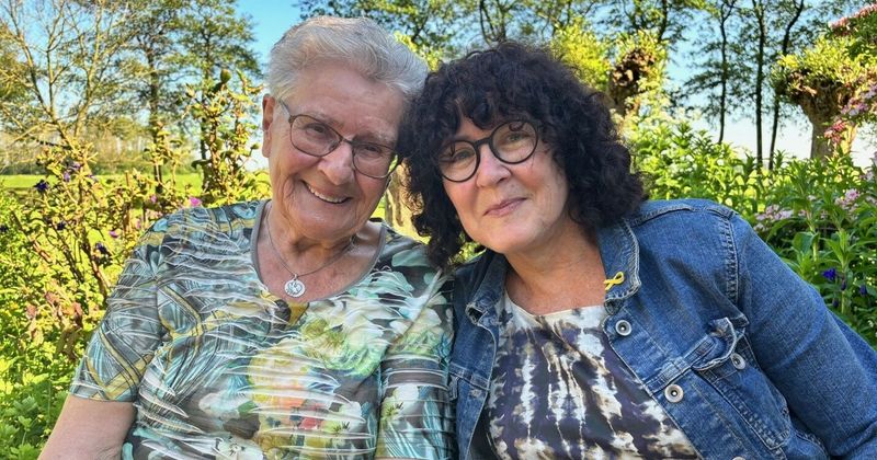 Trienke en Hagar zijn zo'n 80 jaar na de oorlog nog altijd met elkaar ...