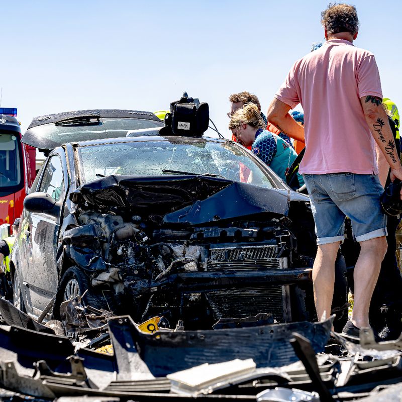 Automobilist zwaargewond na frontale botsing met spookrijder - Rijnmond