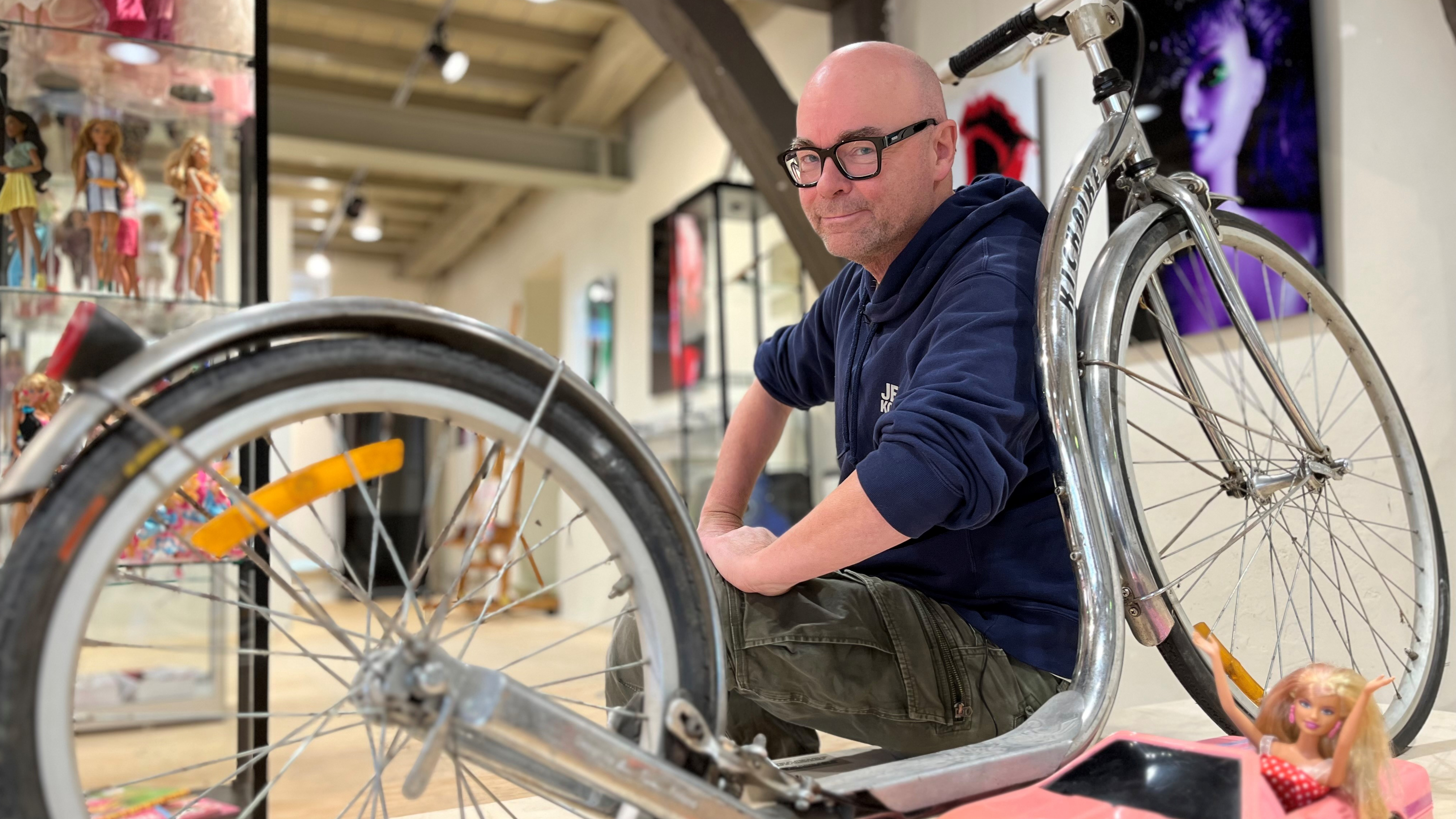 Bijzondere combi: Barbie-tentoonstelling in het Herman Brood Museum - Oost