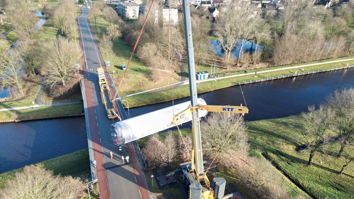Tank voor half miljoen liter melk met speciaal transport naar Hoogeveen ...