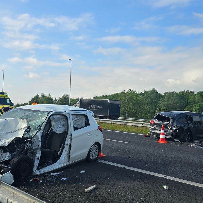 Twee gewonden bij ongeluk tussen Meppel en Staphorst - RTV Drenthe