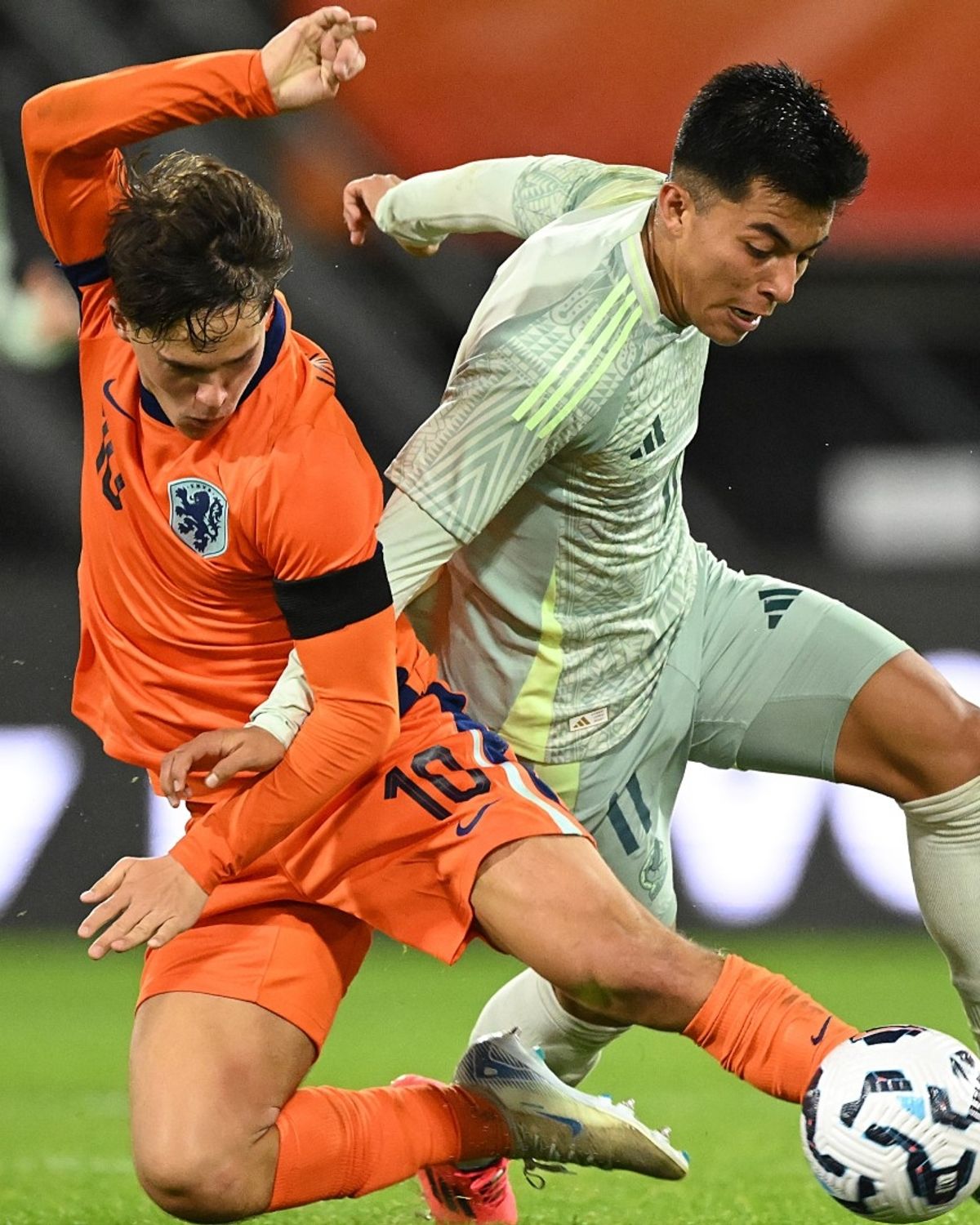 Thom van Bergen maakt debuut in Jong Oranje: 'Mooi moment voor mezelf ...