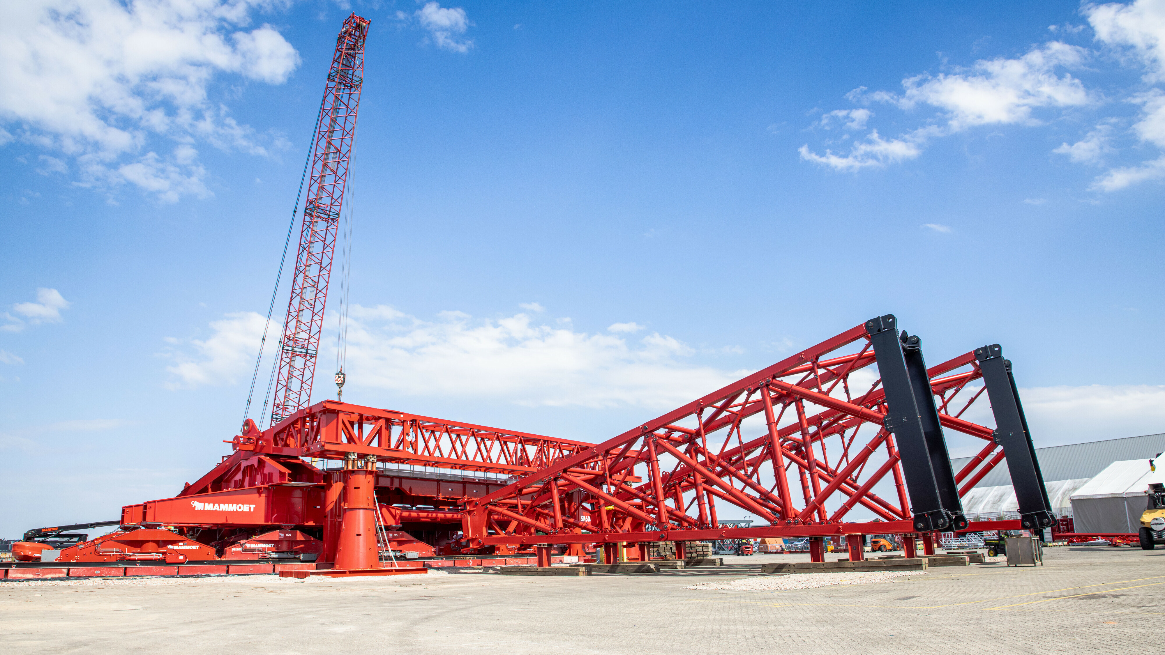 Recordkraan wordt als een bouwpakket in elkaar gezet in Westdorpe: 'Dit ...