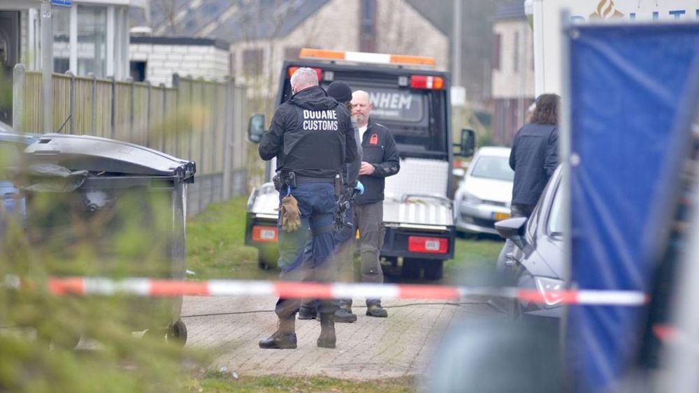 Politie doet invallen in Arnhem, onder meer op woonwagenkamp - Omroep Gelderland