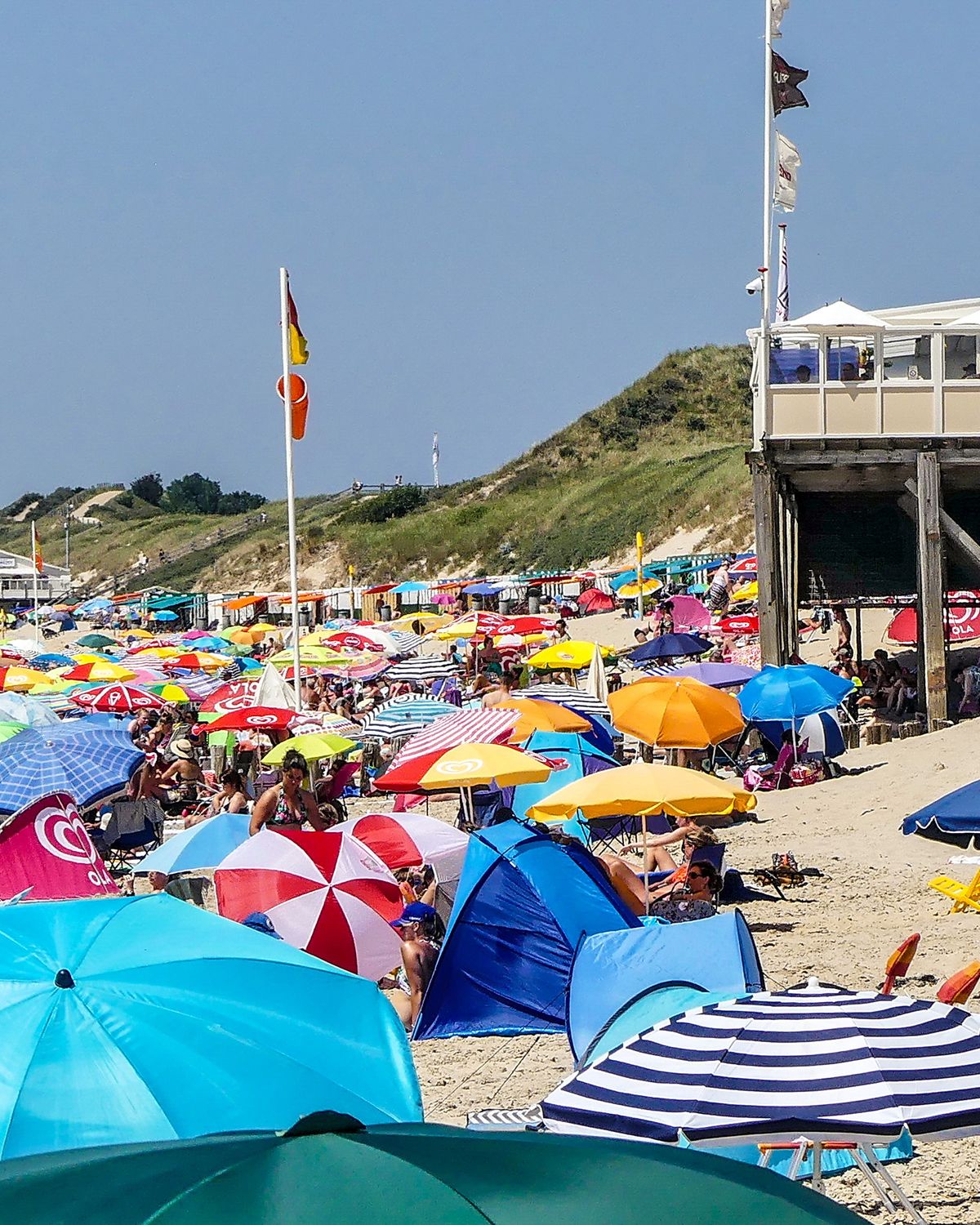 Kleuren moeten je in Veere vertellen waar je deze zomer naar het strand ...