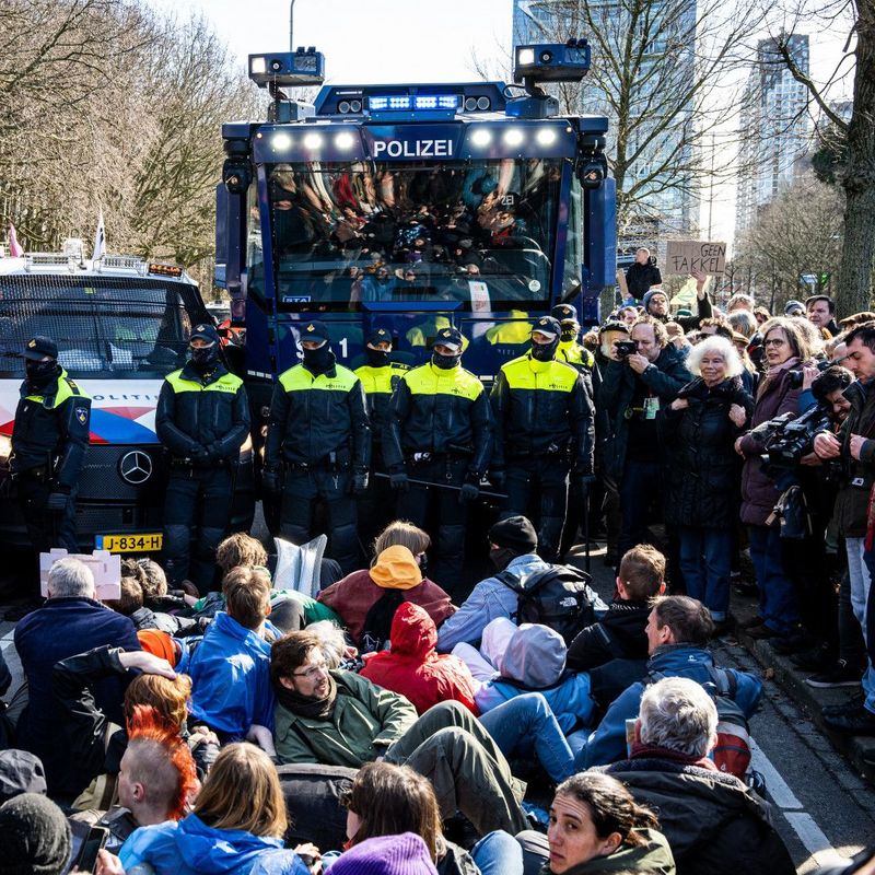 In dit bericht kon je live meekijken naar de demonstraties in Den Haag ...