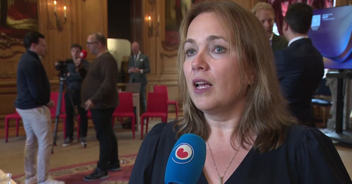 Julie Bruijnincx siet mear as tolve jier yn 'e ried en mei no as ...