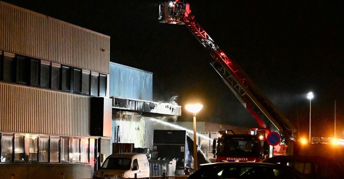 112-nieuws: Brand bij bedrijfspand in De Meern | Auto's botsen in ...