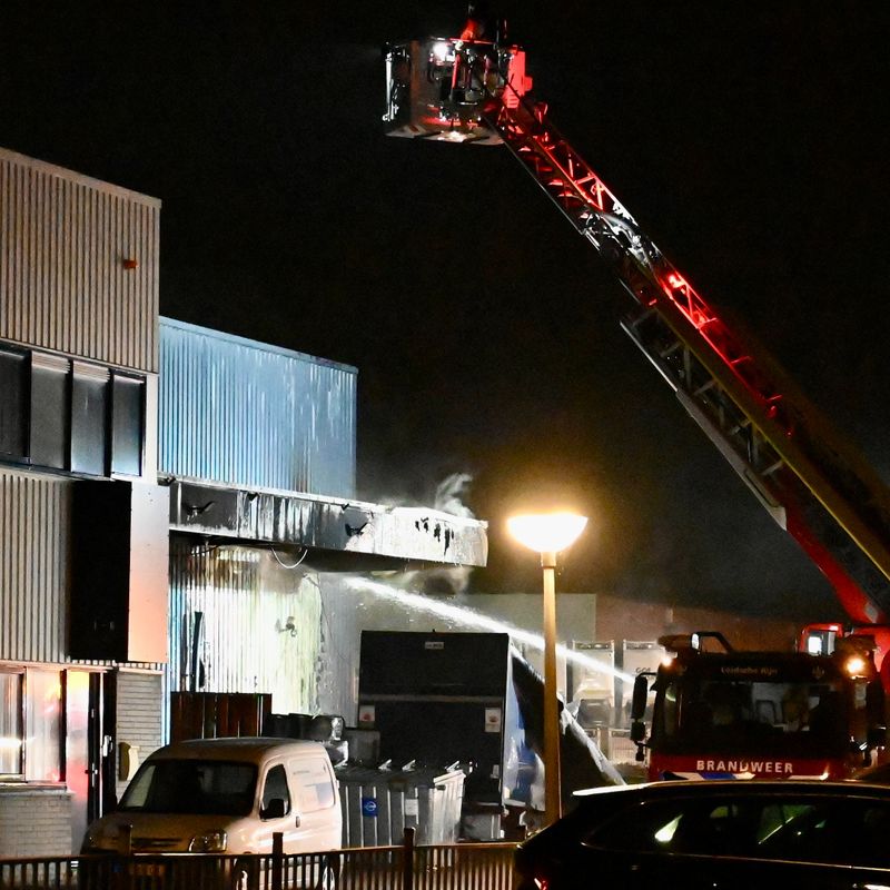 112-nieuws: Brand bij bedrijfspand in De Meern | Auto's botsen in ...
