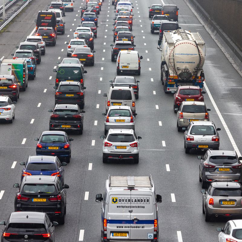 Verkeerschaos door ongeluk met vijf auto's, snelweg weer open - Rijnmond