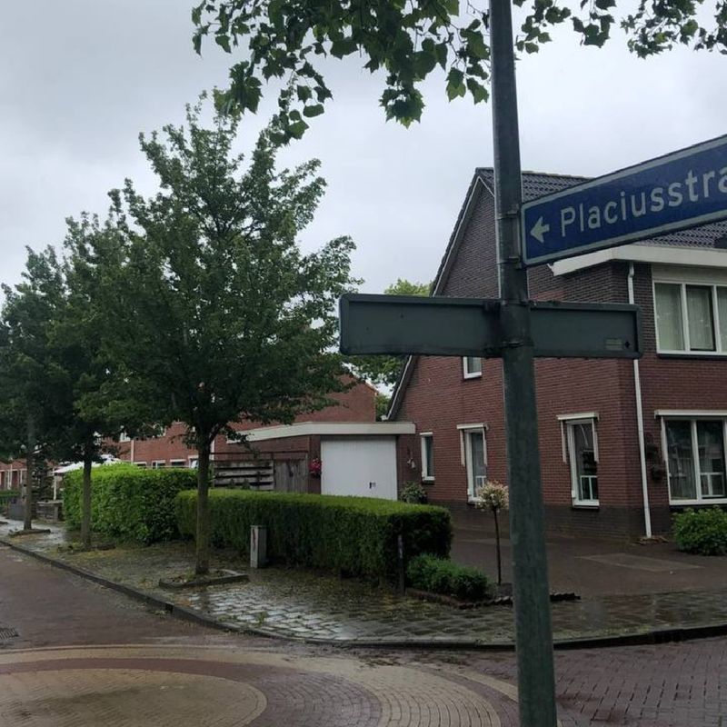 In hoger beroep anderhalf jaar cel voor 21-jarige Damster na doodsteken vader - RTV Noord