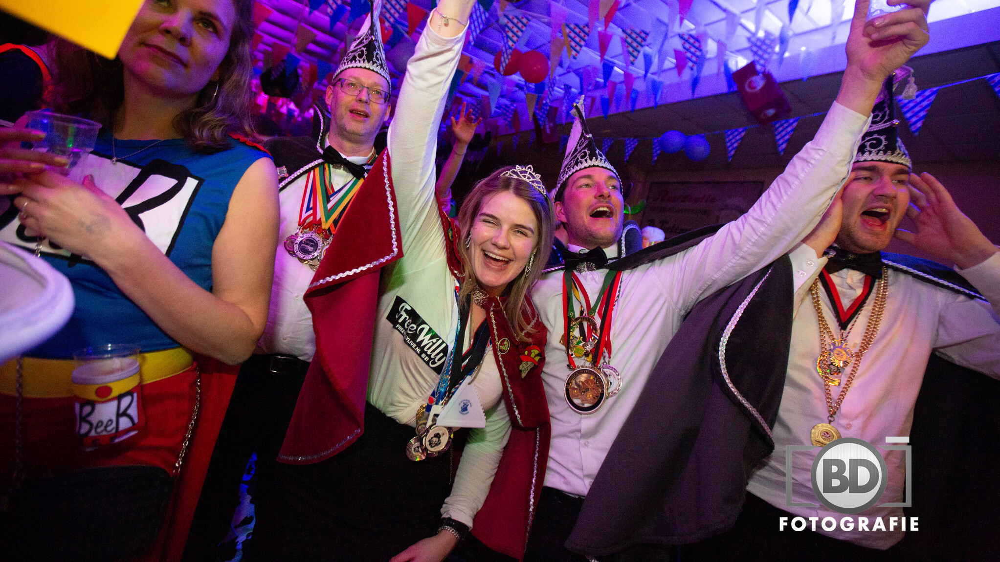 Carnaval in Fryslân: ook boven de rivieren is het feest - Omrop Fryslân