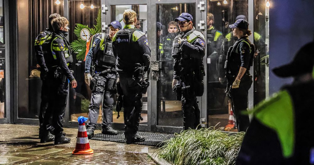 Dode bij schietpartij na besloten feest, dader nog voortvluchtig - Rijnmond