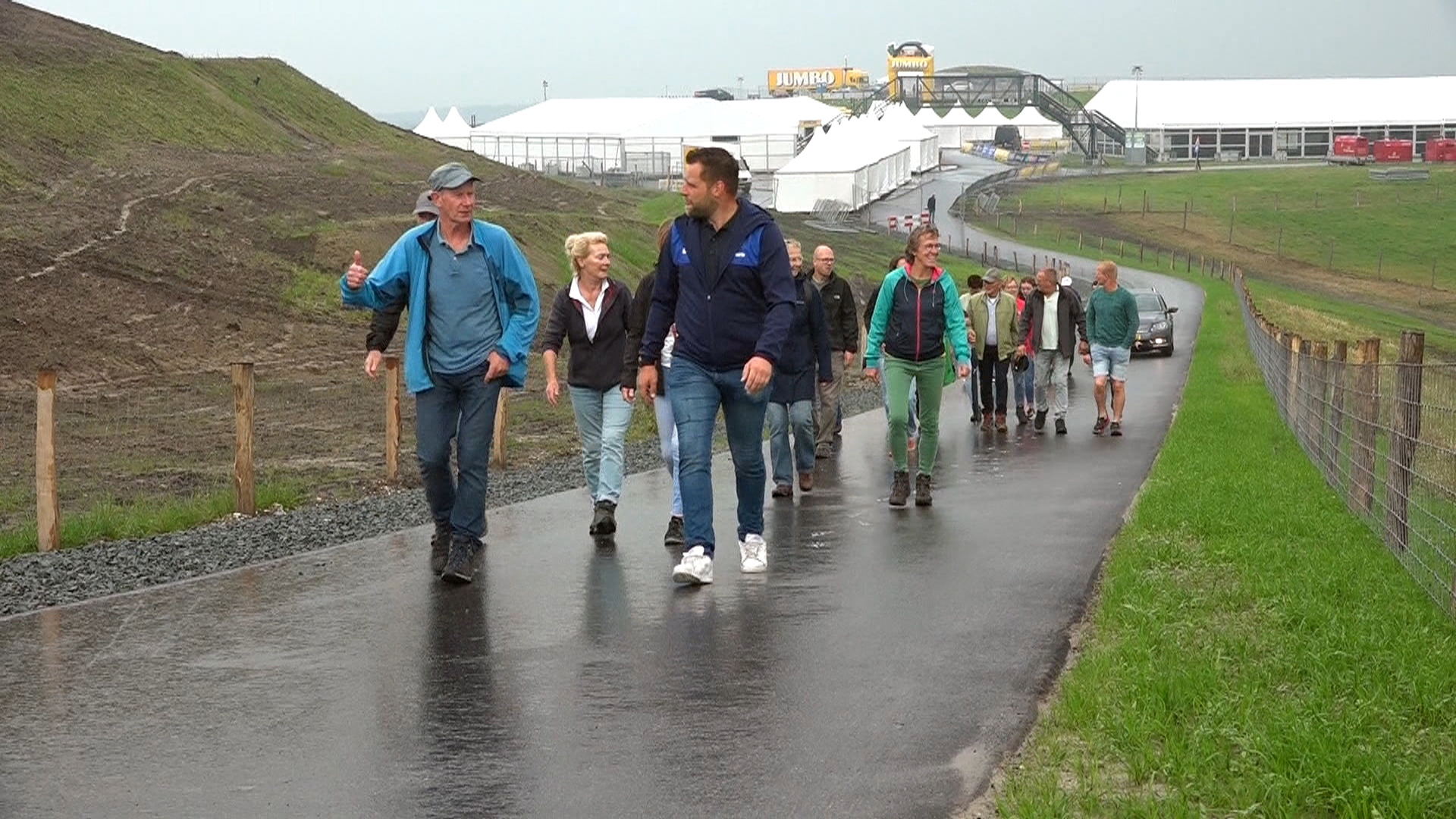 Drijber krijgt exclusief kijkje op Dak van Drenthe om overlast EK te ...