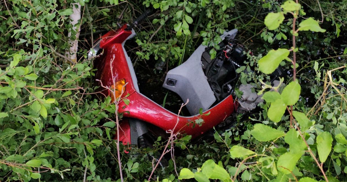 17-jarige scooterrijder vlucht met nat pak maar komt niet ver - Omroep ...