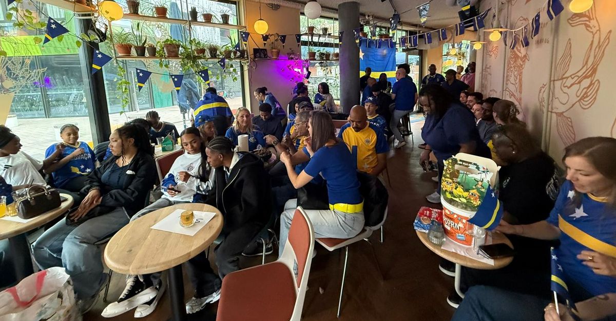 Curaçao op WK: Blue Wave in Utrechts café - RTV Utrecht