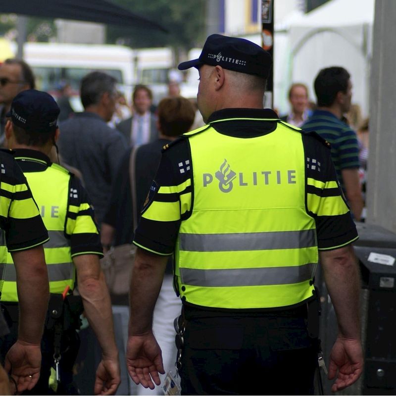 Veiligheidslek bij politie Oost-Nederland, geheime documenten op straat ...