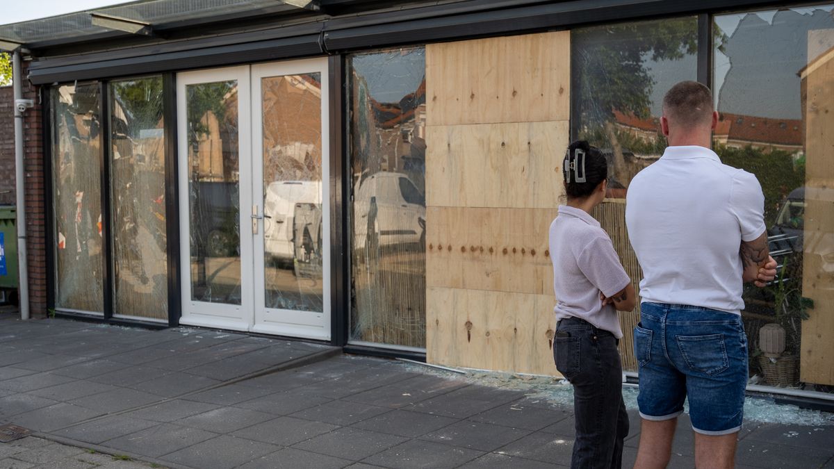 VIDEO: Bas en Diana schrikken zich rot na explosie bij hun eethuis: 'We ...