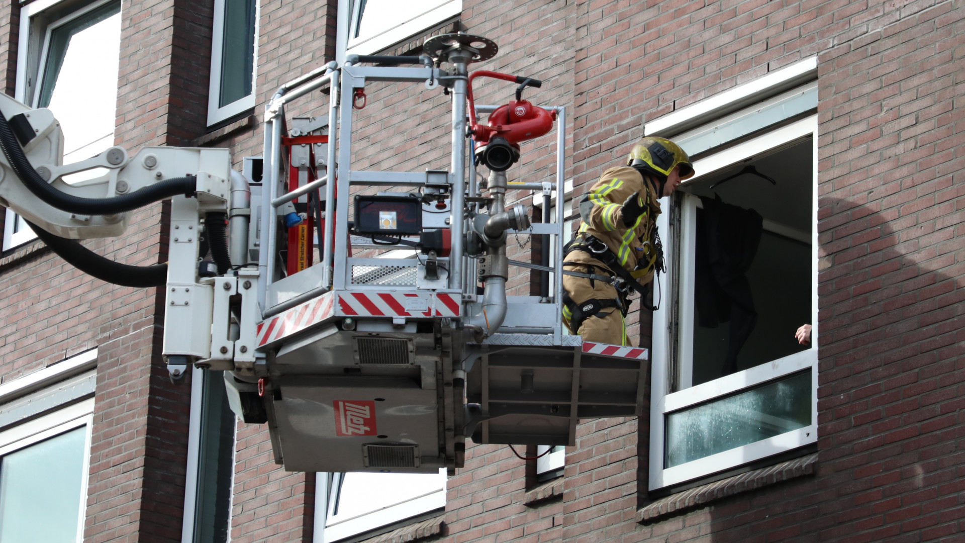 Buurvrouw belt 112 bij woningbrand: 'Zag iemand die zwaar verbrand was ...