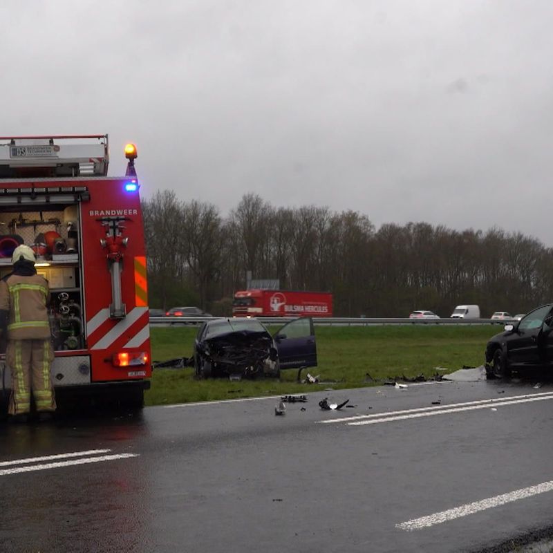 Gewonden bij frontale botsing tussen Rogat en Meppel - RTV Drenthe