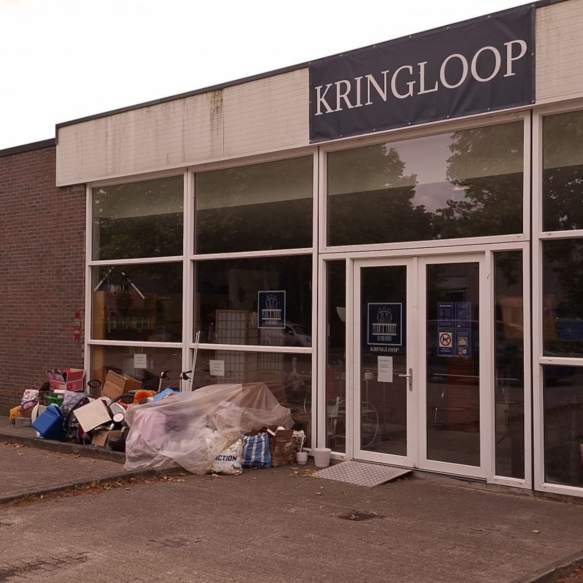 Kringloopwinkel Winschoten: stop met het dumpen van tweedehandspullen ...
