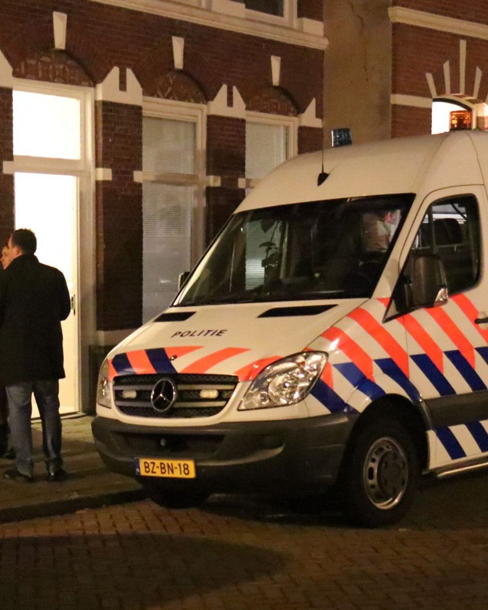 Dode vrouw gevonden in woning, politie vermoedt misdrijf - Omroep West