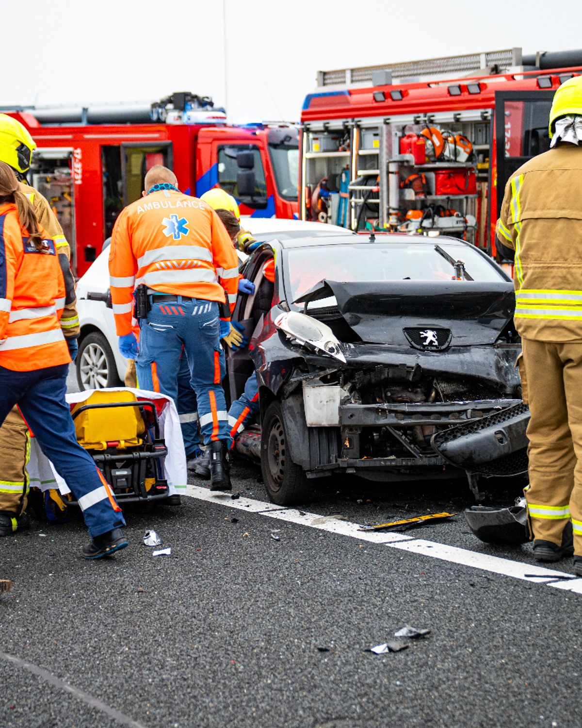 Snelweg weer open na ongeluk met zes auto's en vrachtwagen - Rijnmond