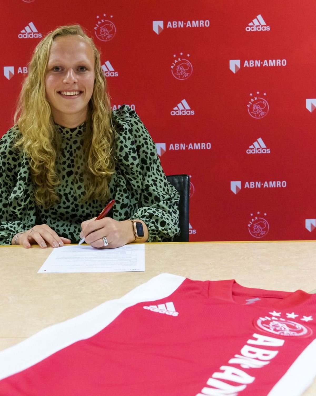 Tiny Hoekstra debuteert in selectie van de OranjeLeeuwinnen - Omrop Fryslân