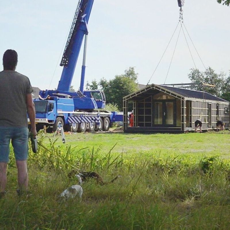 Gorredijk gaat wat kleiner wonen: eerste tiny houses van Opsterland geplaatst - Omrop Fryslân