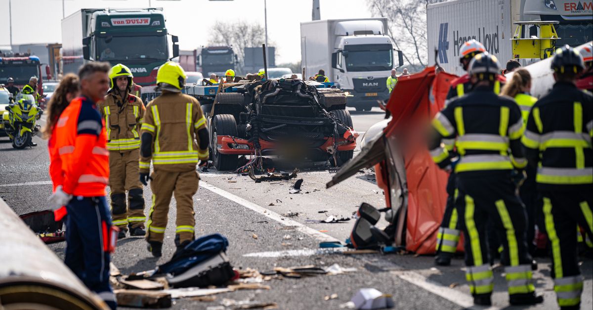 Automobilist (46) opgepakt na fataal ongeluk met buizentransport op A4 - Rijnmond