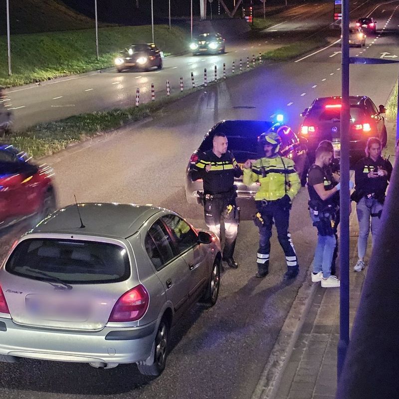 Bestuurder vlucht • motor in brand - Omroep Gelderland