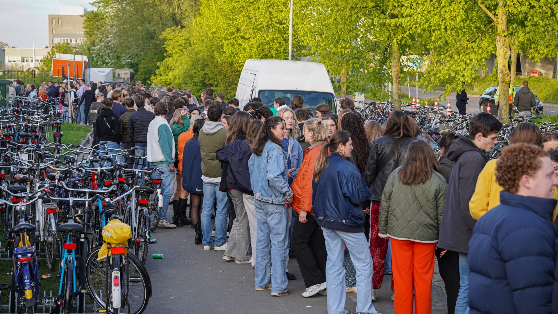 In beeld: Zo viert Groningen Koningsnacht - RTV Noord