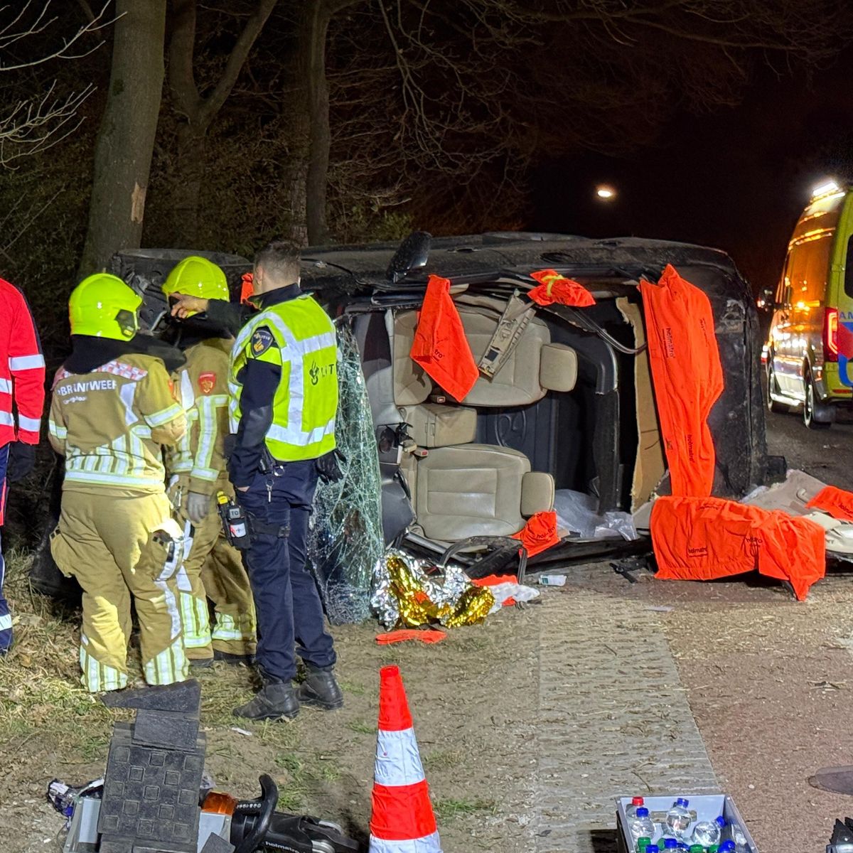 Brandweer moet bestuurder uit auto knippen - L1 Nieuws