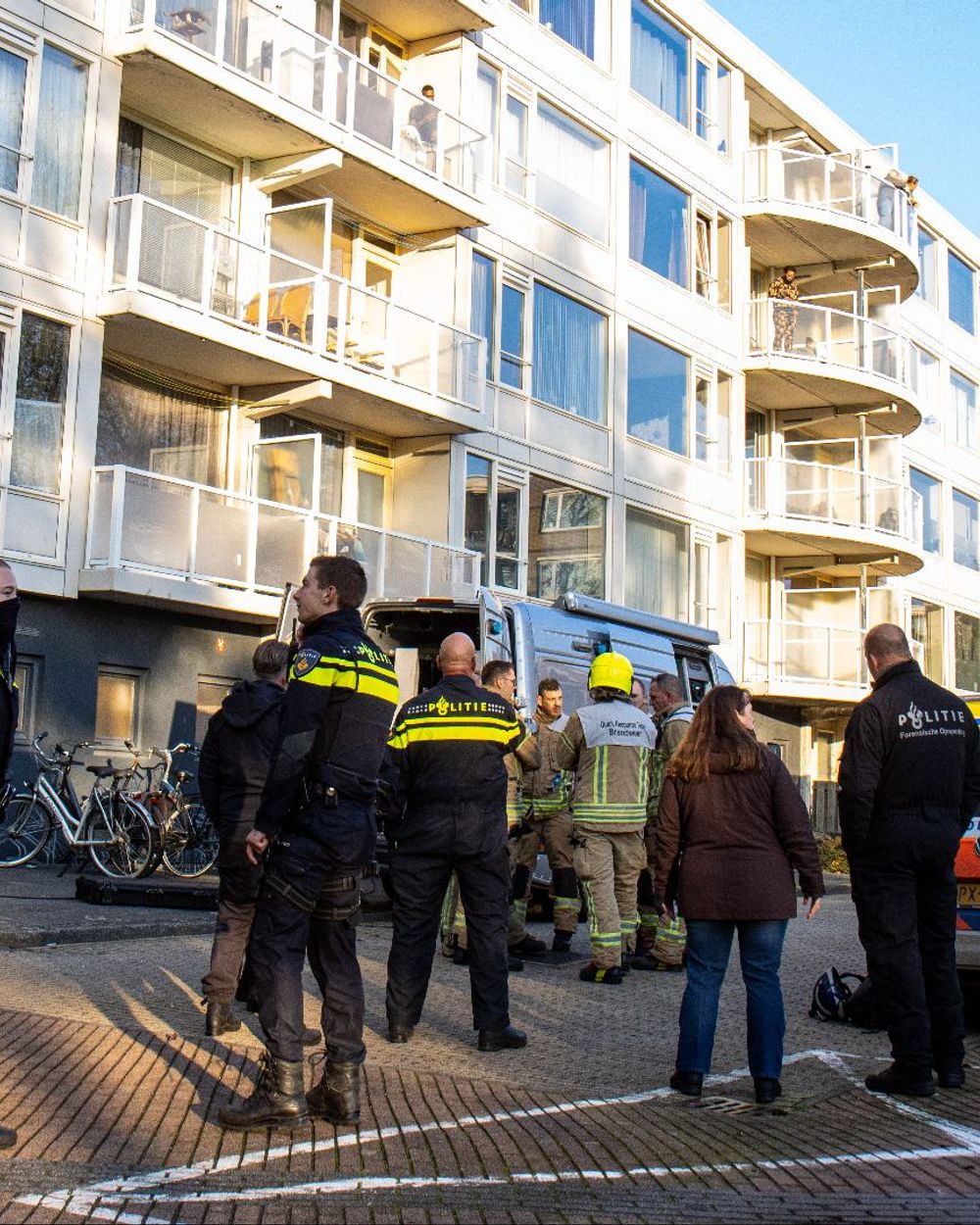12 woningen ontruimd in flat Spijkenisse na nieuwe vondst van zeer explosieve stof TATP - Rijnmond