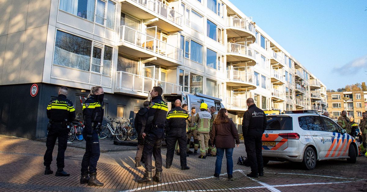 12 woningen ontruimd in flat Spijkenisse na nieuwe vondst van zeer explosieve stof TATP - Rijnmond