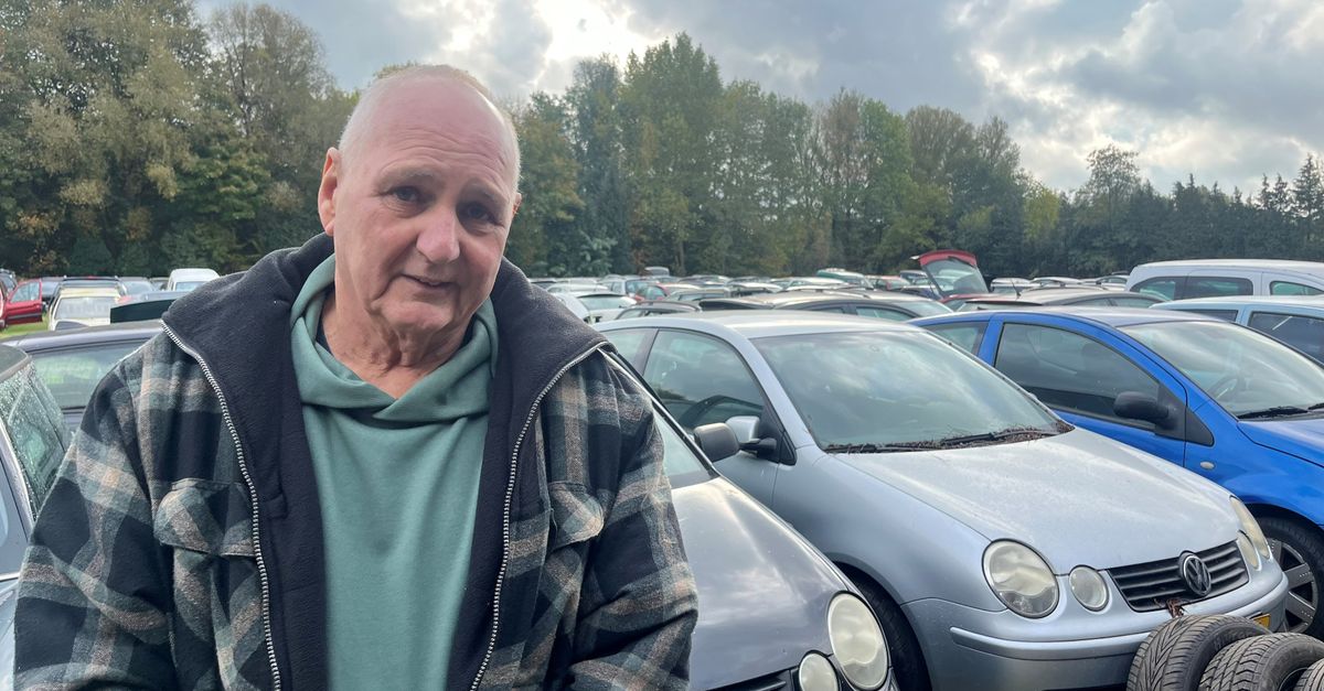 Nog één keer laat Akkie Stomphorst zijn autosloperij zien: 'Het doet ...