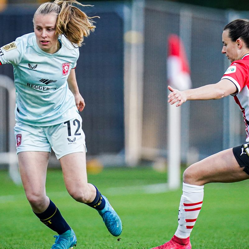 FC Twente Vrouwen geeft twee keer voorsprong weg en speelt gelijk in topper tegen PSV - Oost