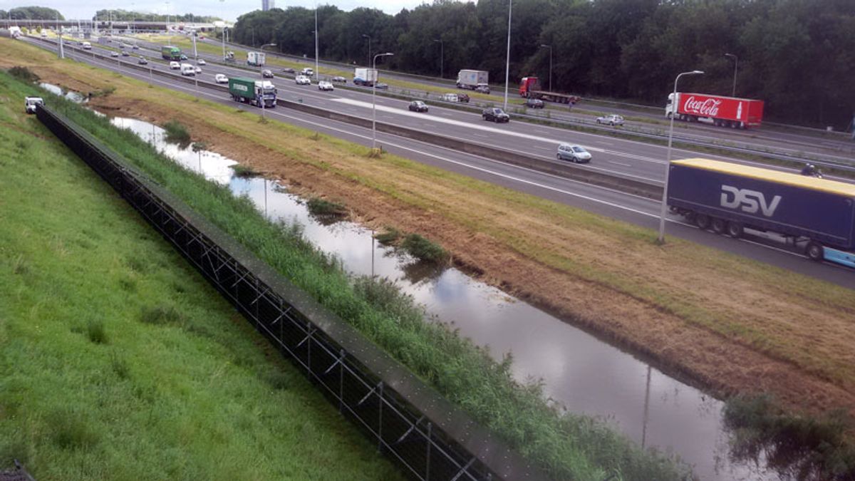 Geluidswal met zonnepanelen geopend langs A20 - Rijnmond