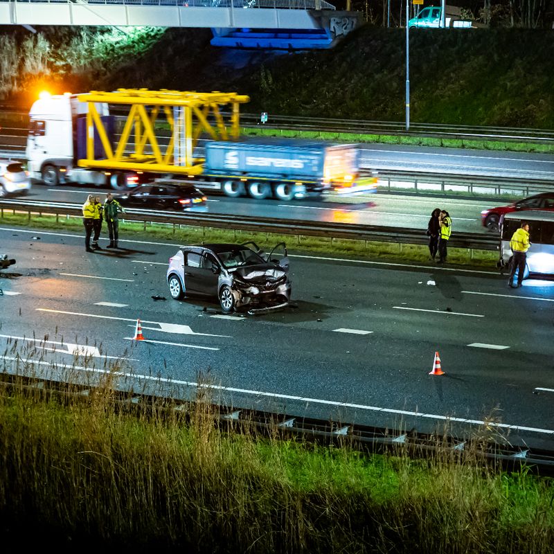 Dode bij ongeluk, snelweg lang dicht geweest - Rijnmond