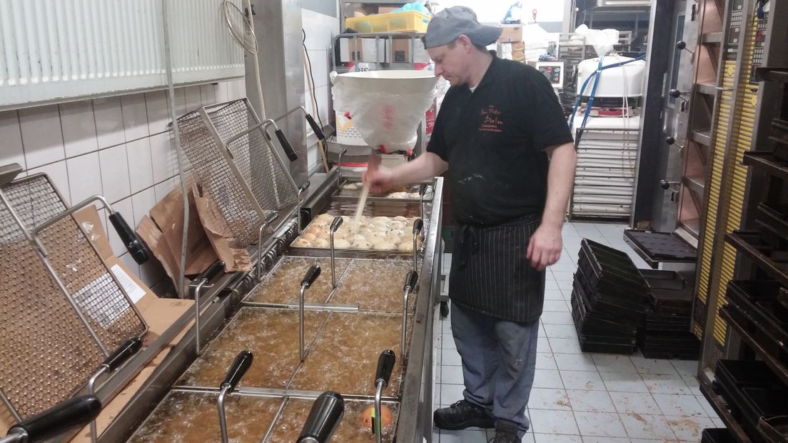 'Oliebollen van wereldklasse' koopt u dit jaar in Tiel, 'oneetbare' in ...