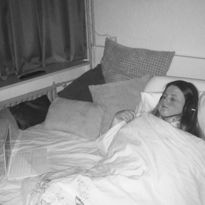 Doodzieke Amy lag een jaar lang in een donkere, koude kamer: 'Niemand ...