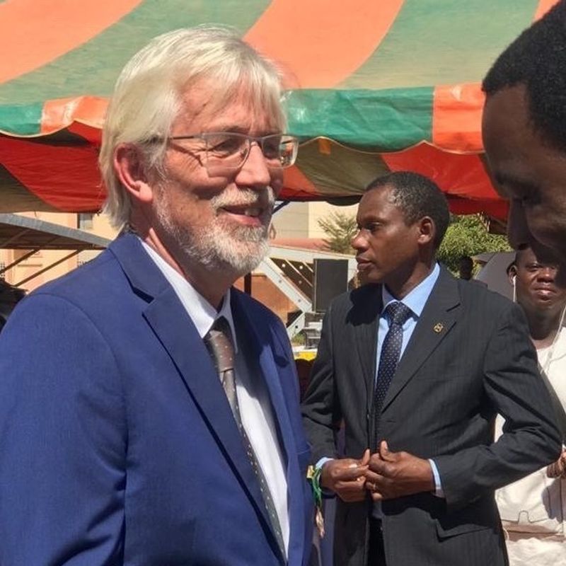 Henk Post (68), ontvanger ridderorde van Burkina Faso, overleden - RTV ...