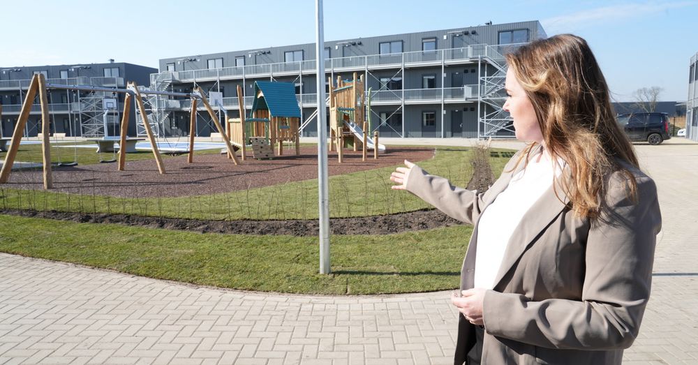 Kijkje in gloednieuw azc: 'Heftig, met acht man op één kamer' - Omroep West