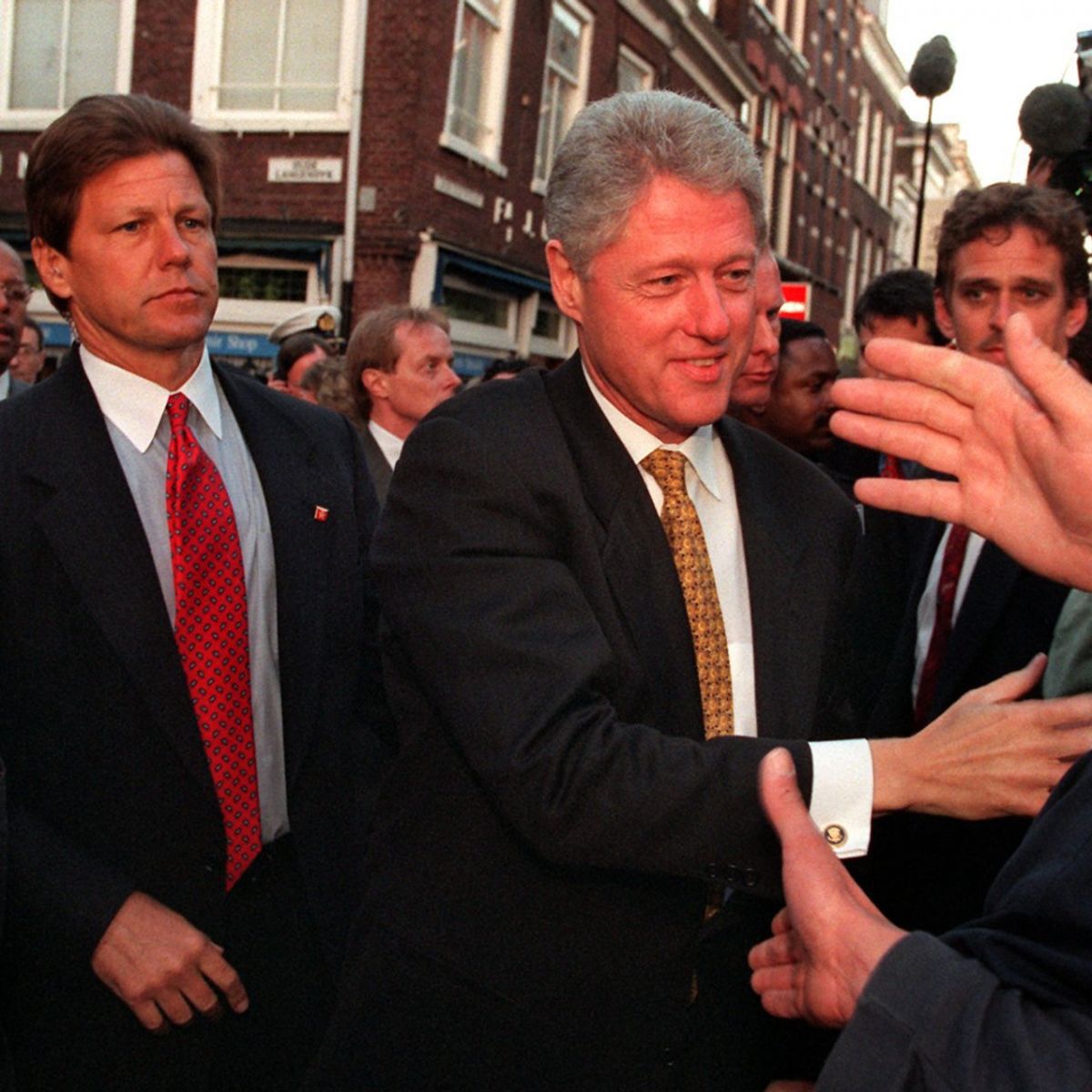 Veel onzinverhalen over bezoek van Bill Clinton aan Delft, ober vertelt ...
