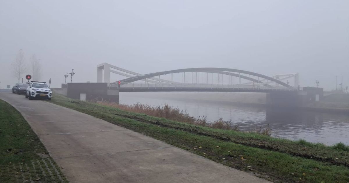 Brug bij Dorkwerd aangevaren: ‘Het hele huis begon te schudden’ (update ...