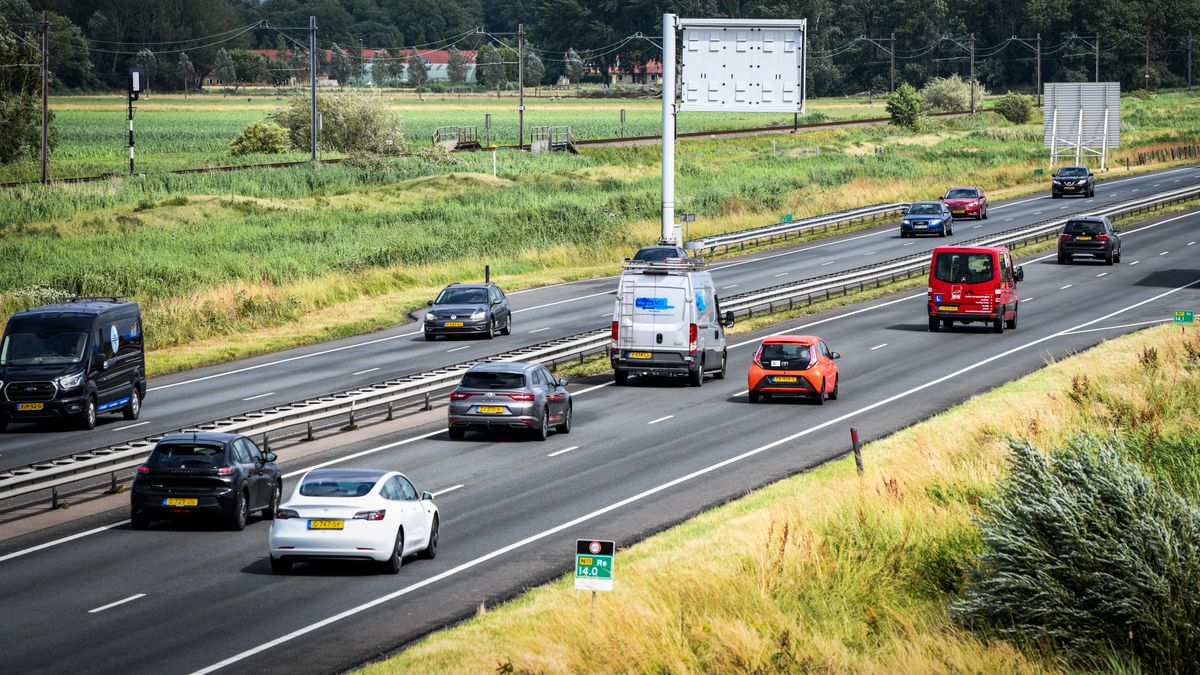 Rijkswaterstaat zet nieuwe camera's langs weg, dit is waarom - Omroep West